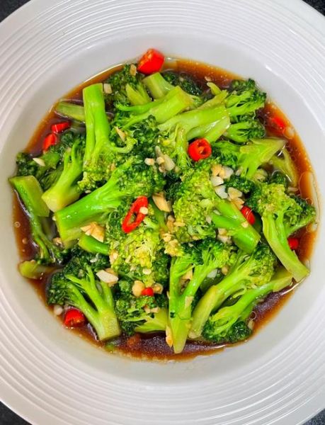 素炒西兰花怎么炒_西兰花焯水几分钟-第1张图片-山城妙识