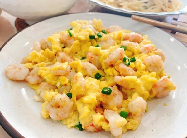 鸡蛋炒虾仁会中毒吗_鸡蛋虾仁同食禁忌-第1张图片-山城妙识