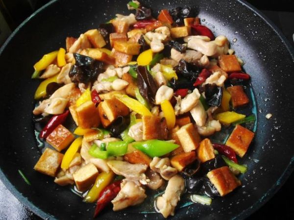 香菇木耳炒鸡怎么做_香菇木耳炒鸡的营养价值-第3张图片-山城妙识 香菇木耳炒鸡怎么做_香菇木耳炒鸡的营养价值-第3张图片-山城妙识