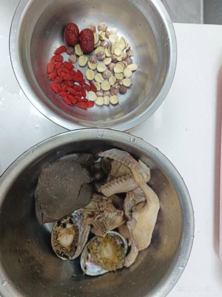 鲍鱼鸽子炖汤的做法_鲍鱼鸽子汤怎么炖才鲜-第1张图片-山城妙识