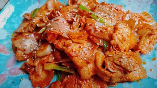 辣白菜炒五花肉豆腐怎么做_辣白菜炒五花肉豆腐热量高吗-第1张图片-山城妙识 辣白菜炒五花肉豆腐怎么做_辣白菜炒五花肉豆腐热量高吗-第1张图片-山城妙识