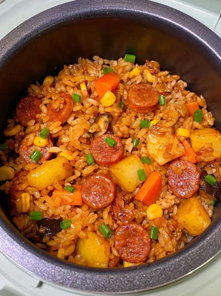 腊肠焖饭腊肠要提前蒸熟吗_腊肠焖饭要不要先蒸腊肠-第2张图片-山城妙识