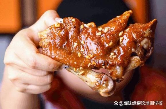烤猪蹄培训一般多少钱_学烤猪蹄学费贵不贵-第2张图片-山城妙识