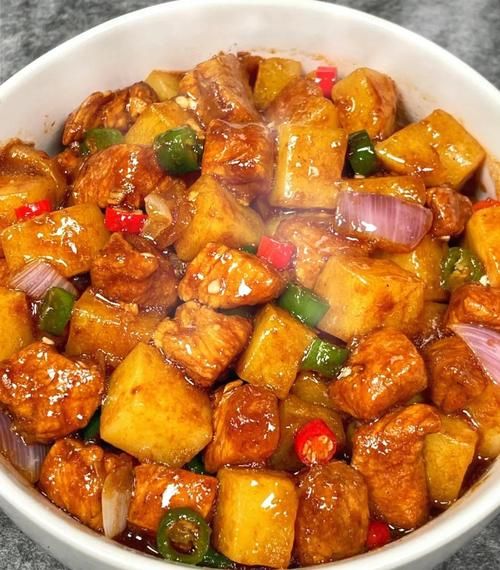 鸡肉炖土豆怎么炖好吃又营养_鸡肉炖土豆放什么配料最香-第3张图片-山城妙识