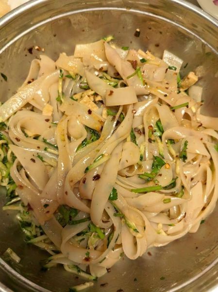 手工凉皮怎么做_凉皮为什么开裂-第2张图片-山城妙识