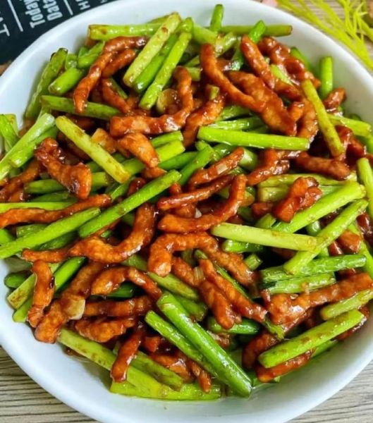 苔菜炒肉怎么做_苔菜炒肉的家常做法-第3张图片-山城妙识