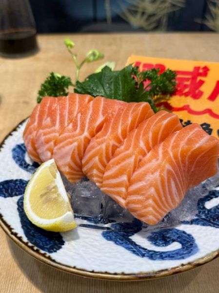生吃三文鱼正确吃法_三文鱼刺身安全吗-第1张图片-山城妙识