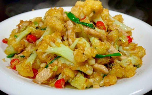 豆瓣酱炒菜花怎么做_豆瓣酱炒菜花用焯水吗-第1张图片-山城妙识