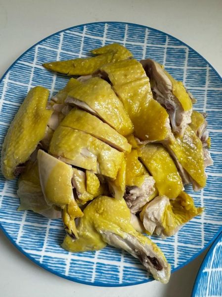 白斩鸡怎么做比较好吃_白斩鸡怎么煮才嫩-第1张图片-山城妙识