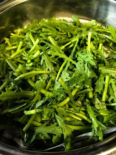 茼蒿蒸菜怎么做不粘_蒸茼蒿不粘连的秘诀-第2张图片-山城妙识 茼蒿蒸菜怎么做不粘_蒸茼蒿不粘连的秘诀-第2张图片-山城妙识