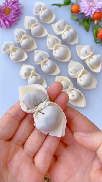 鸳鸯馄饨的包法图解_怎么捏出双色花边-第2张图片-山城妙识 鸳鸯馄饨的包法图解_怎么捏出双色花边-第2张图片-山城妙识