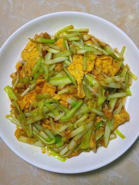 韭黄炒什么好吃_韭黄炒蛋还是炒肉-第1张图片-山城妙识