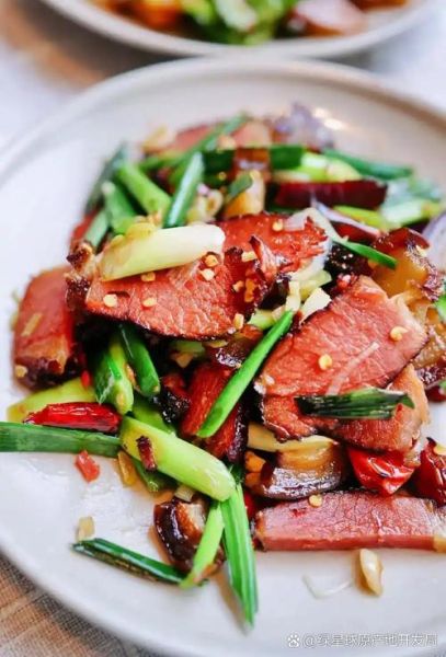 腊肉没煮直接炒可以吗_腊肉炒之前要不要焯水-第2张图片-山城妙识