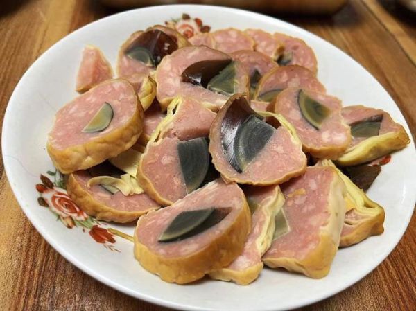 松花蛋肠怎么做好吃_松花蛋肠的家常做法-第1张图片-山城妙识