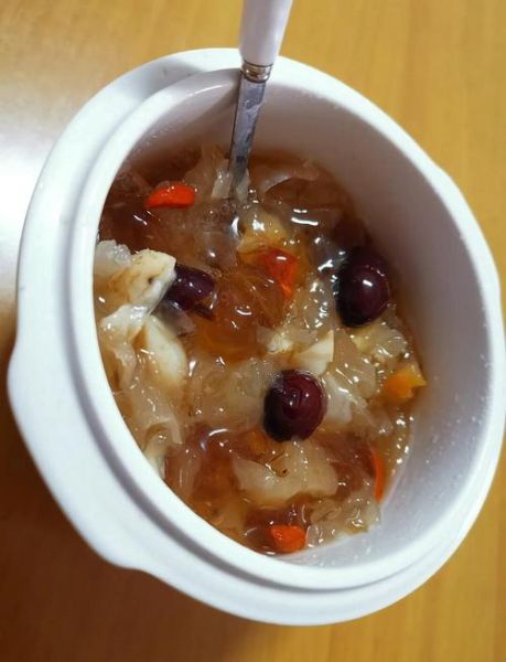 银耳莲子羹怎么熬出胶_银耳莲子羹出胶技巧-第3张图片-山城妙识 银耳莲子羹怎么熬出胶_银耳莲子羹出胶技巧-第3张图片-山城妙识