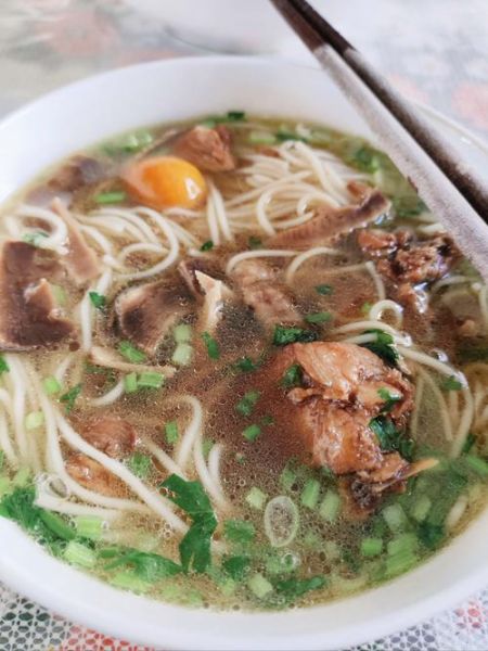 炖好的鸡汤怎么下面条_鸡汤面怎么煮不浑汤-第1张图片-山城妙识