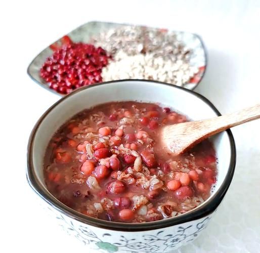 黑米红豆薏米粥的功效与禁忌_适合什么人喝-第2张图片-山城妙识