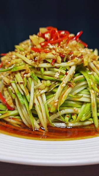 西葫芦凉拌用开水焯吗_西葫芦凉拌要不要焯水-第3张图片-山城妙识