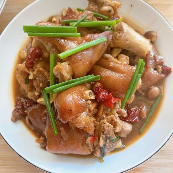 猪蹄炖花生米怎么炖才软糯_猪蹄炖花生米要不要焯水-第2张图片-山城妙识