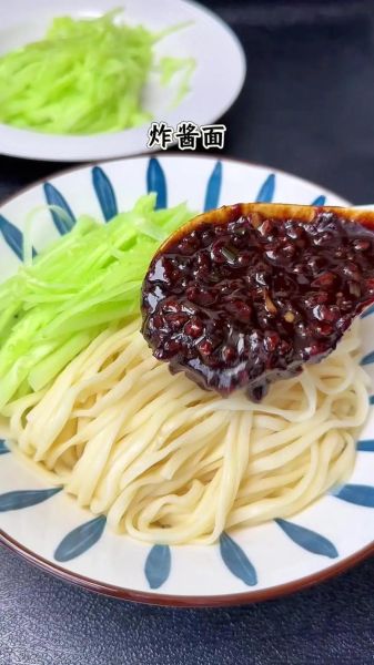 炸酱面怎么做才正宗_炸酱面用什么酱最好吃-第1张图片-山城妙识 炸酱面怎么做才正宗_炸酱面用什么酱最好吃-第1张图片-山城妙识