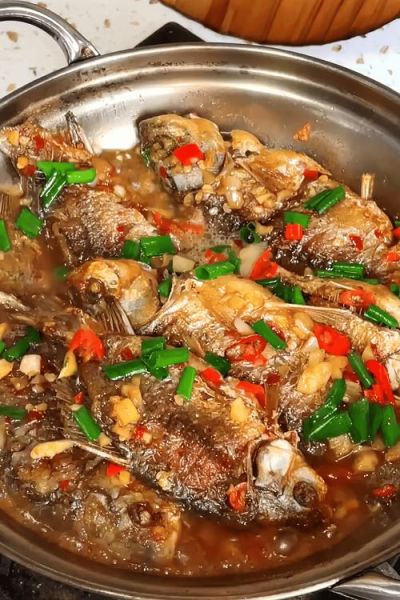 鲫鱼怎么做好吃_家常川菜鲫鱼做法大全-第1张图片-山城妙识