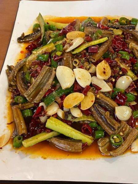 炒鳝鱼的家常做法_鳝鱼怎么炒才嫩滑-第1张图片-山城妙识