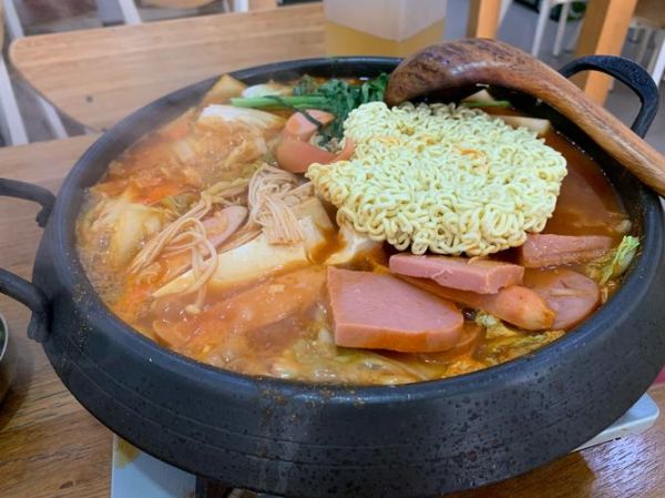 韩国部队火锅怎么做_部队火锅简单做法窍门-第2张图片-山城妙识