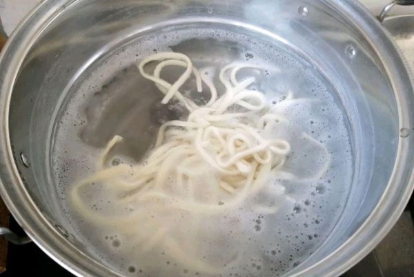 拉面一拉就断是什么原因_拉面容易断怎么补救-第2张图片-山城妙识 拉面一拉就断是什么原因_拉面容易断怎么补救-第2张图片-山城妙识