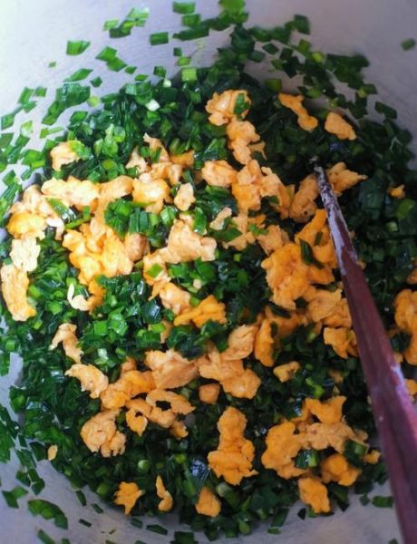 韭菜鸡蛋馅怎么调_韭菜鸡蛋馅要不要焯水-第1张图片-山城妙识 韭菜鸡蛋馅怎么调_韭菜鸡蛋馅要不要焯水-第1张图片-山城妙识