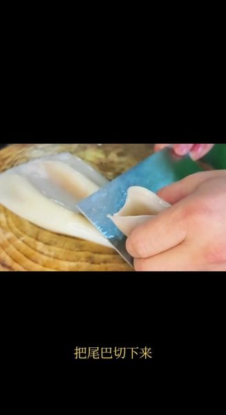 鱿鱼怎么切才会卷_鱿鱼切花刀技巧-第3张图片-山城妙识 鱿鱼怎么切才会卷_鱿鱼切花刀技巧-第3张图片-山城妙识