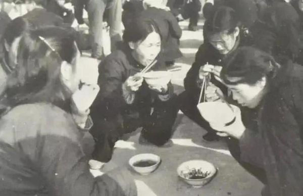 忆苦思甜图片_如何拍摄更有感染力-第2张图片-山城妙识