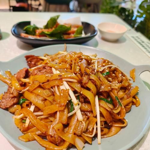 干炒牛河怎么做才好吃_干炒牛河用什么河粉-第1张图片-山城妙识