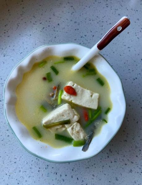 鱼汤怎么熬才白_鱼汤家庭简单做法-第2张图片-山城妙识