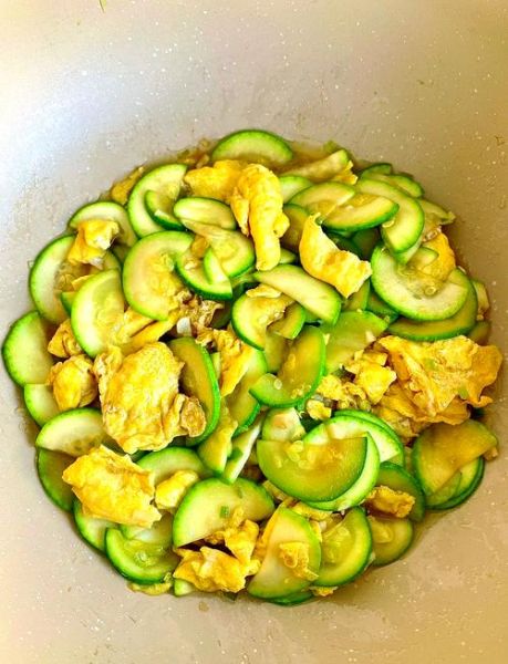 西葫芦怎么炒好吃又简单_西葫芦炒蛋的家常做法-第1张图片-山城妙识 西葫芦怎么炒好吃又简单_西葫芦炒蛋的家常做法-第1张图片-山城妙识