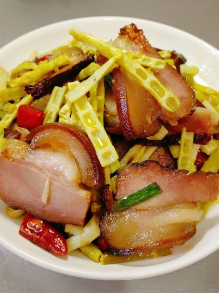 腊肉怎么煮好吃又简单_腊肉煮多久才入味-第2张图片-山城妙识