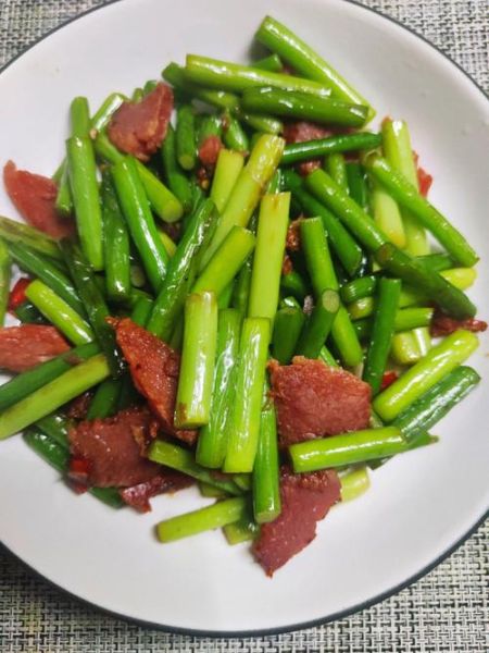 蒜台腊肉怎么炒好吃_蒜台腊肉做法窍门-第3张图片-山城妙识 蒜台腊肉怎么炒好吃_蒜台腊肉做法窍门-第3张图片-山城妙识