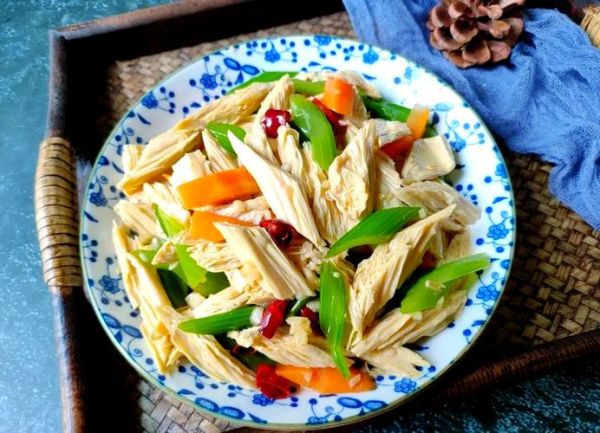 芹菜腐竹凉菜怎么做_芹菜腐竹凉菜需要焯水吗-第2张图片-山城妙识 芹菜腐竹凉菜怎么做_芹菜腐竹凉菜需要焯水吗-第2张图片-山城妙识