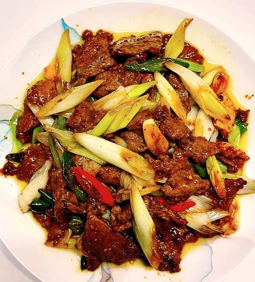 大葱爆牛肉正宗做法_牛肉怎么炒才嫩-第1张图片-山城妙识