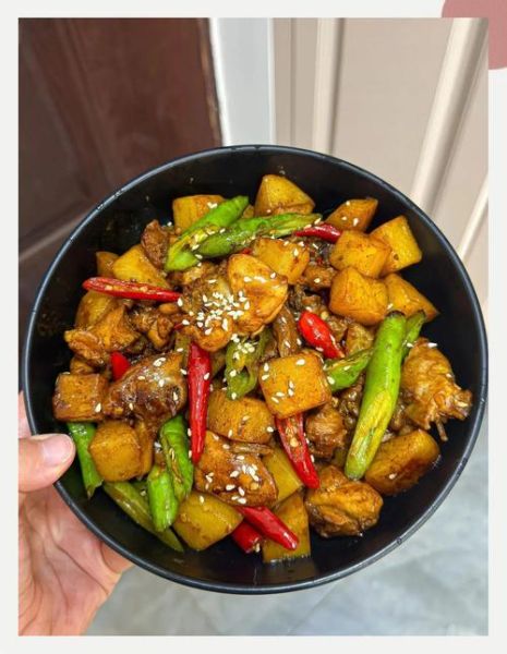 鸡腿炖土豆怎么做好吃_鸡腿炖土豆的家常做法-第1张图片-山城妙识