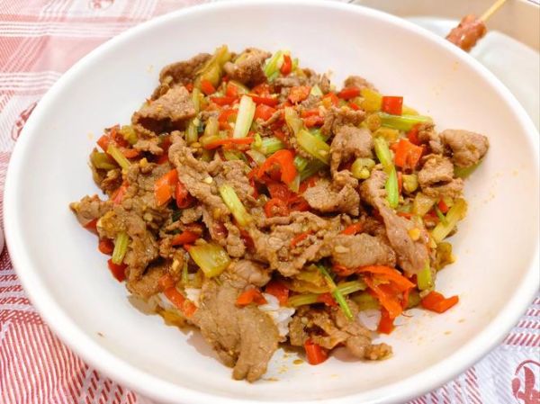 小炒黄牛肉图片高清_小炒黄牛肉怎么做才嫩-第1张图片-山城妙识