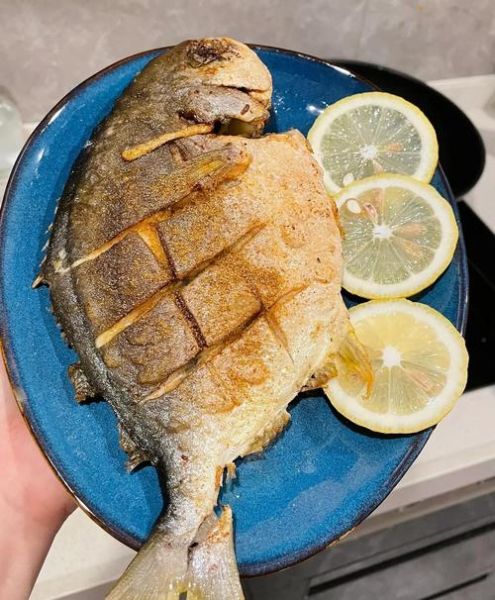 香煎鲳鱼怎么煎不腥_香煎鲳鱼用淀粉还是面粉-第1张图片-山城妙识