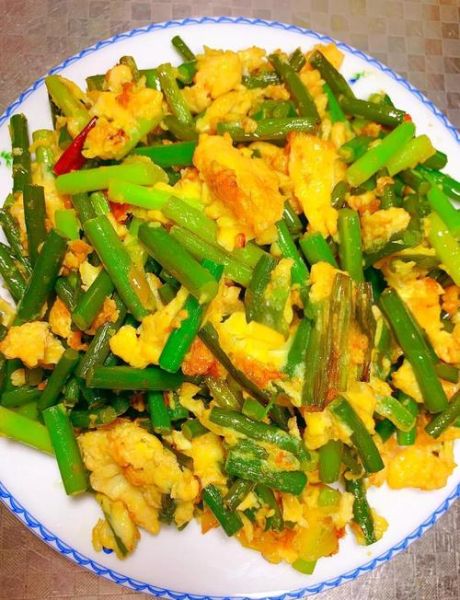 蒜台炒鸡蛋怎么做_蒜台炒鸡蛋先炒哪个-第1张图片-山城妙识 蒜台炒鸡蛋怎么做_蒜台炒鸡蛋先炒哪个-第1张图片-山城妙识