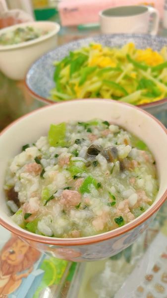 青菜皮蛋粥怎么做_皮蛋粥怎么煮才浓稠-第1张图片-山城妙识