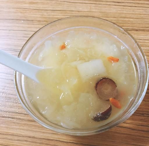 冰糖雪梨红枣银耳汤怎么做_润肺止咳效果好吗-第2张图片-山城妙识