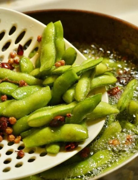 煮毛豆怎样保持翠绿_毛豆煮多久不变黄-第1张图片-山城妙识 煮毛豆怎样保持翠绿_毛豆煮多久不变黄-第1张图片-山城妙识