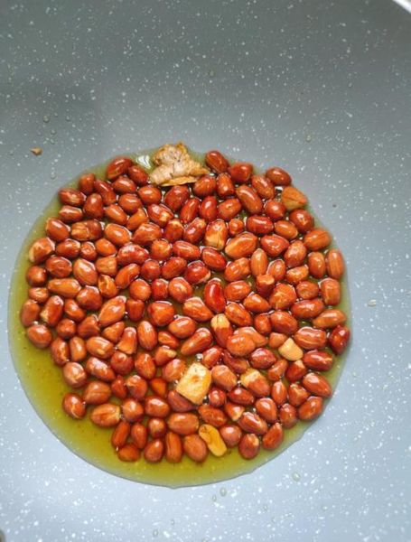 炸花生米怎么保持酥脆_炸花生米要不要提前泡水-第3张图片-山城妙识 炸花生米怎么保持酥脆_炸花生米要不要提前泡水-第3张图片-山城妙识