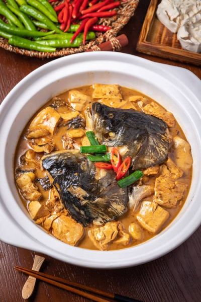 鱼头炖豆腐怎么做才好吃_鱼头炖豆腐的家常做法窍门-第1张图片-山城妙识 鱼头炖豆腐怎么做才好吃_鱼头炖豆腐的家常做法窍门-第1张图片-山城妙识