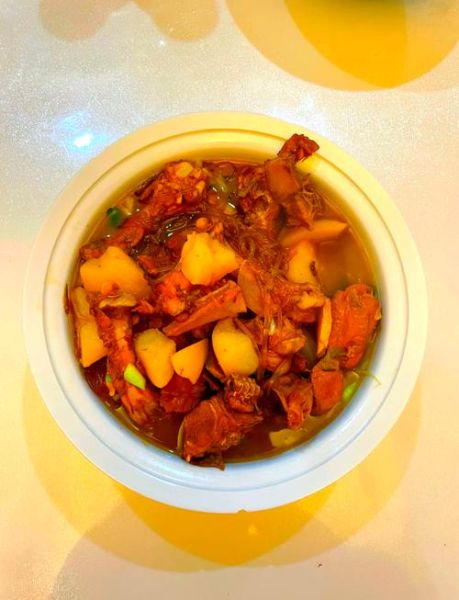 土豆炖鸡架的家常做法_鸡架怎么炖才不腥-第1张图片-山城妙识