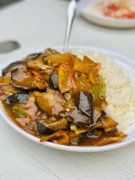 地三鲜盖饭怎么做_地三鲜盖饭热量高吗-第1张图片-山城妙识