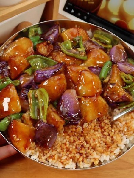 地三鲜盖饭怎么做_地三鲜盖饭热量高吗-第2张图片-山城妙识